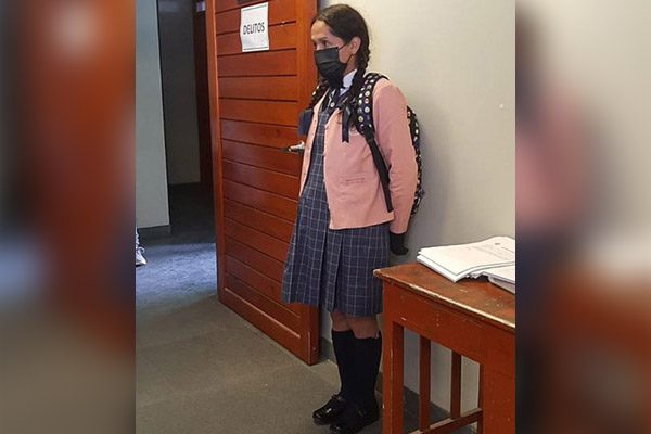 Solo Quería Tomar Fotos Sorprenden A Sujeto Vestido De Colegiala En Una Escuela Femenina 