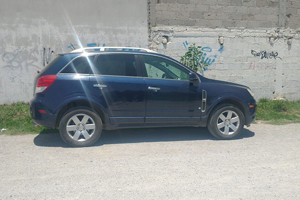 Hallan cadáver dentro de una camioneta abandonada